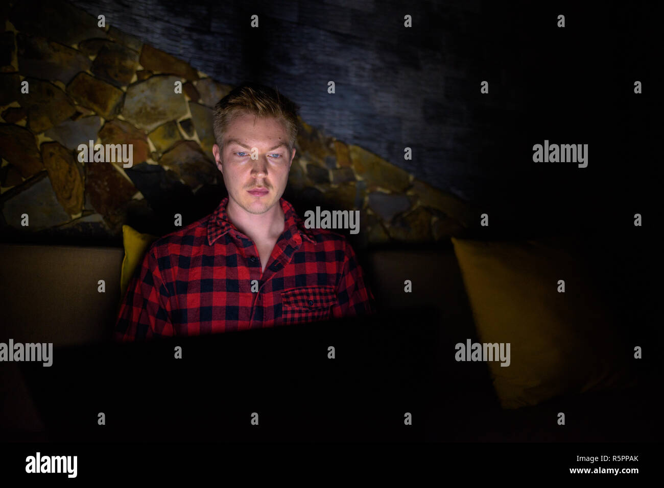 Dark laptop hi-res stock photography and images - Alamy