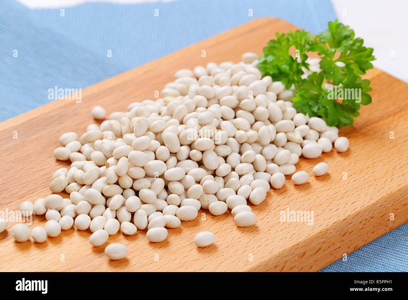 Small white beans Stock Photo - Alamy