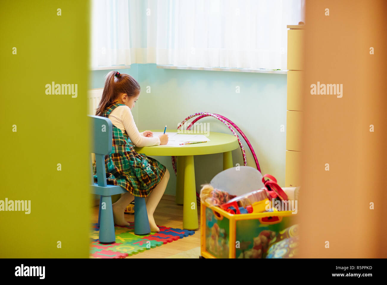 Working quietly hi-res stock photography and images - Alamy