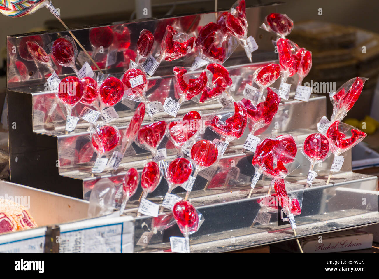 Pile of multi-colored packaged candy Stock Photo - Alamy