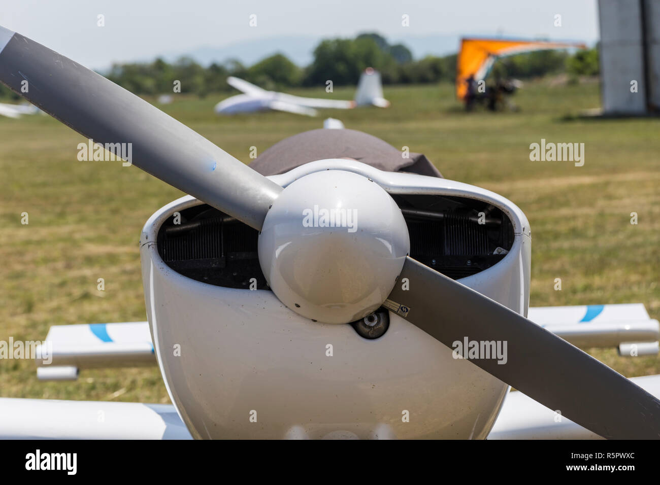 Airplane radiator hi-res stock photography and images - Alamy