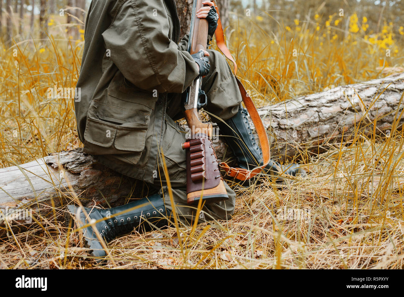 Female hunter woman hunting hi-res stock photography and images - Alamy