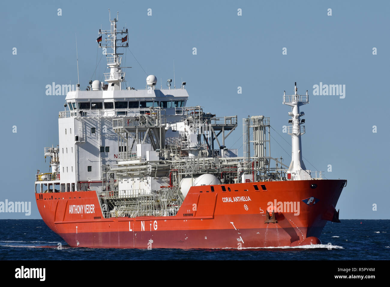 Lng tanker ship hi-res stock photography and images - Alamy