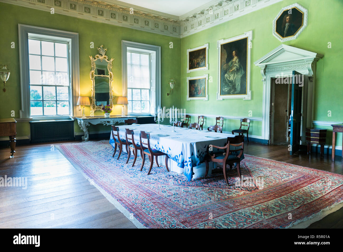 Lacock_abbey hi-res stock photography and images - Alamy