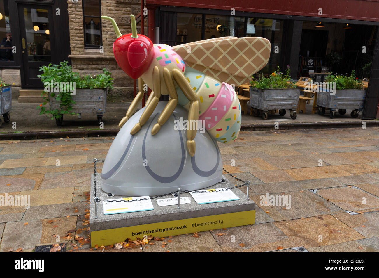 Manchester bee in the city hi-res stock photography and images - Alamy