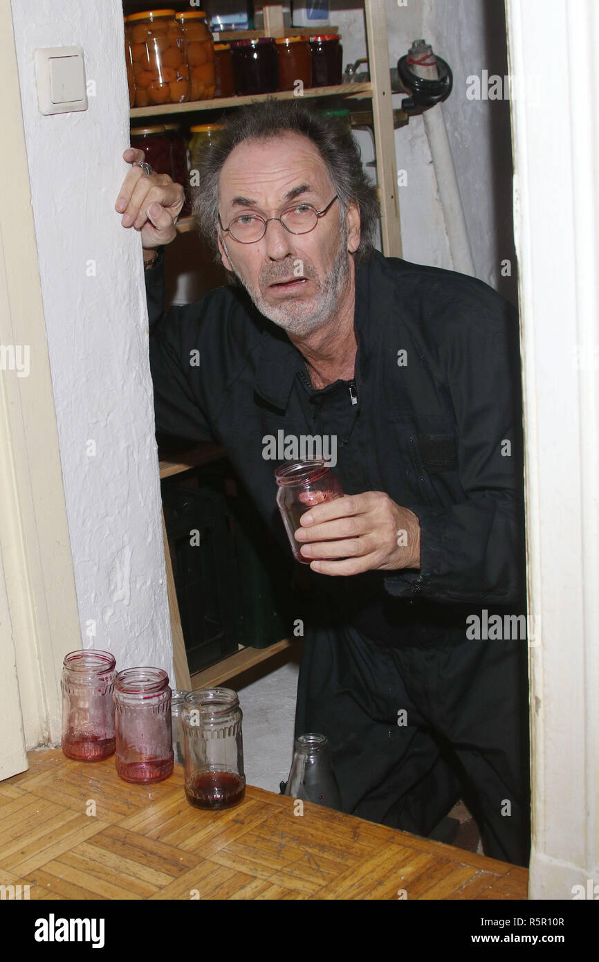 Hugo Egon Balder filming for german ARD tv-series Grossstadtrevier ...