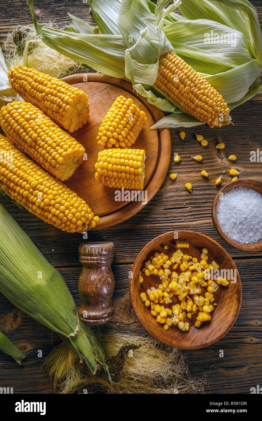 Golden corn cob Stock Photo - Alamy