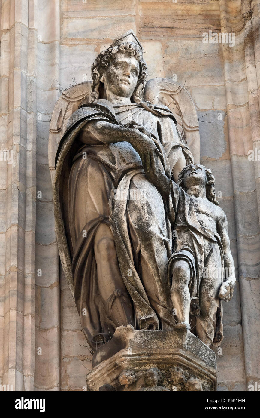 Statue guardian angel hi-res stock photography and images - Alamy