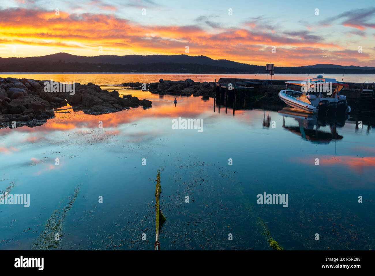 Binalong Bay, Tasmania, Australia. Sunset over the iconic Tasmanian ...