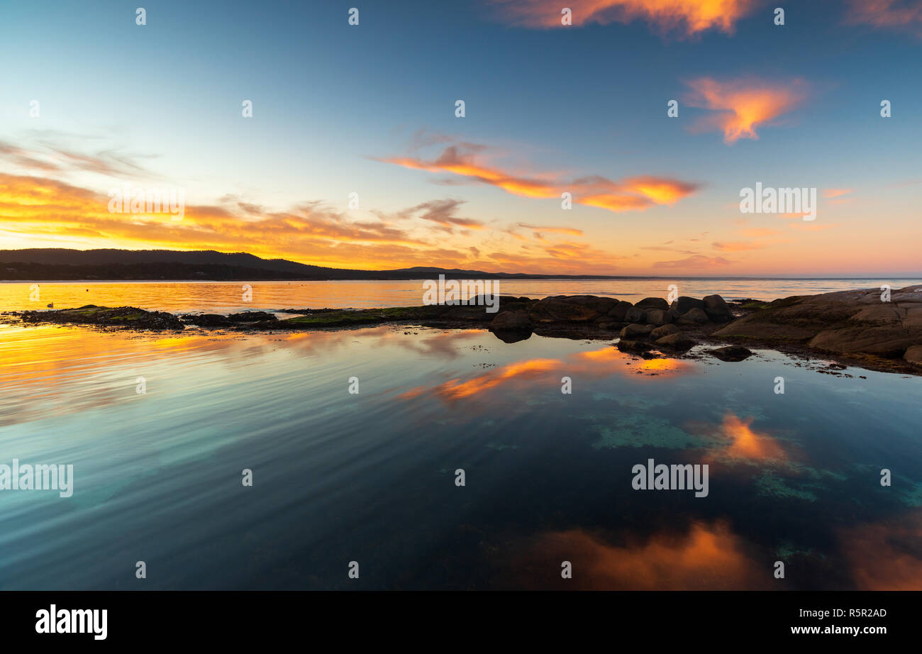Binalong Bay, Tasmania, Australia. Sunset over the iconic Tasmanian ...