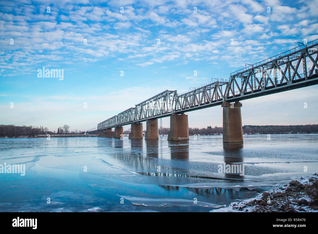 Bridge river sky hi-res stock photography and images - Alamy