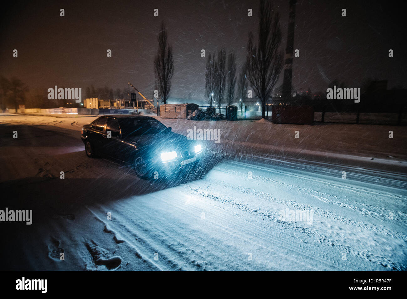 Car dark snow storm hi-res stock photography and images - Alamy