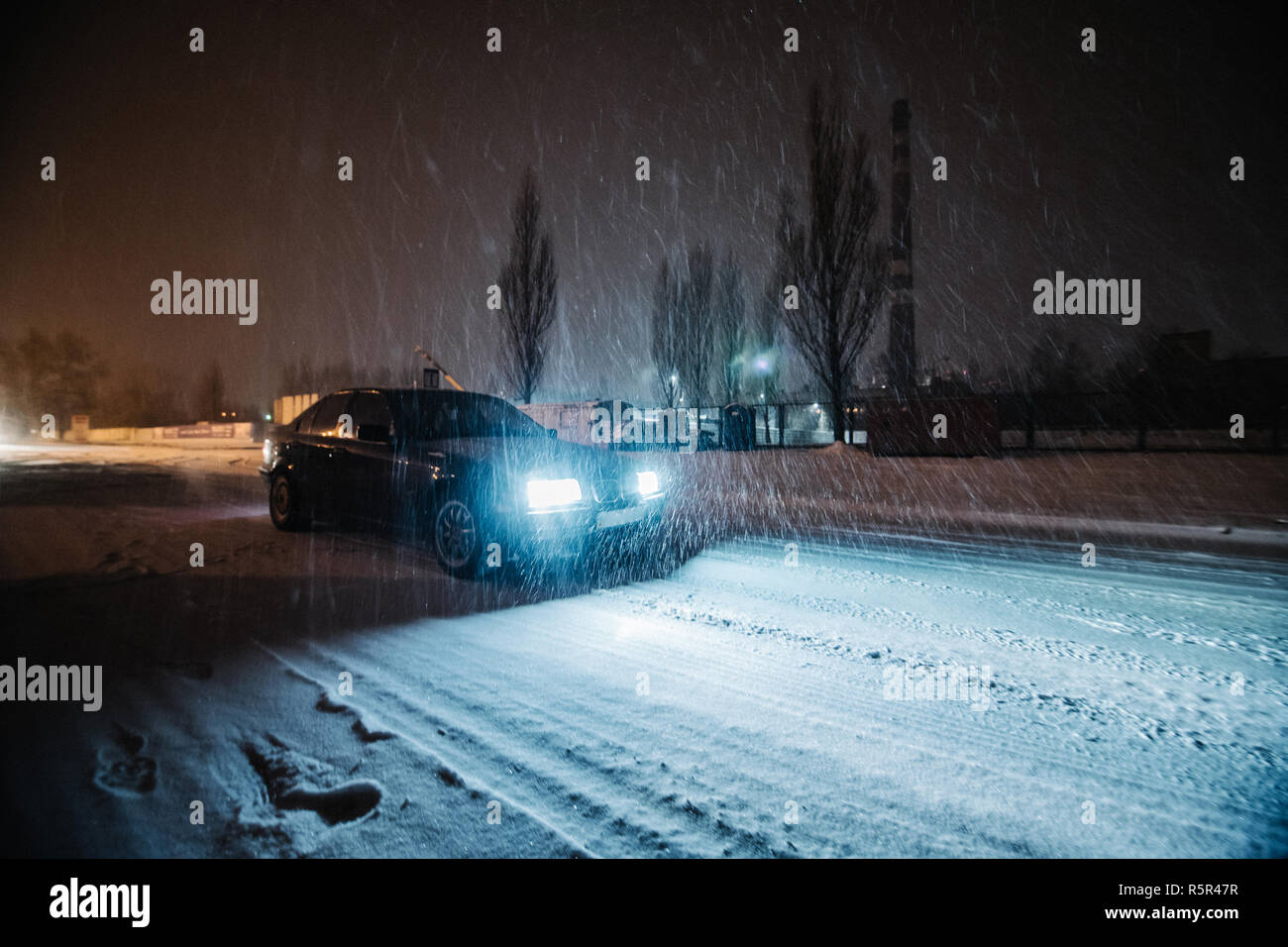 Night traffic highway snowing winter hi-res stock photography and ...