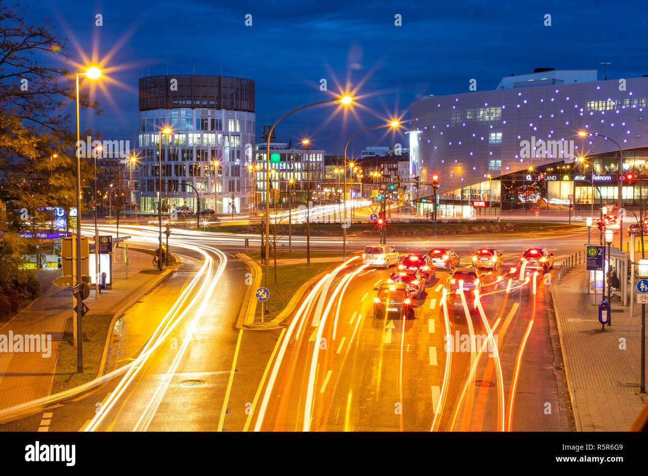 Intersection roundabout hi-res stock photography and images - Alamy