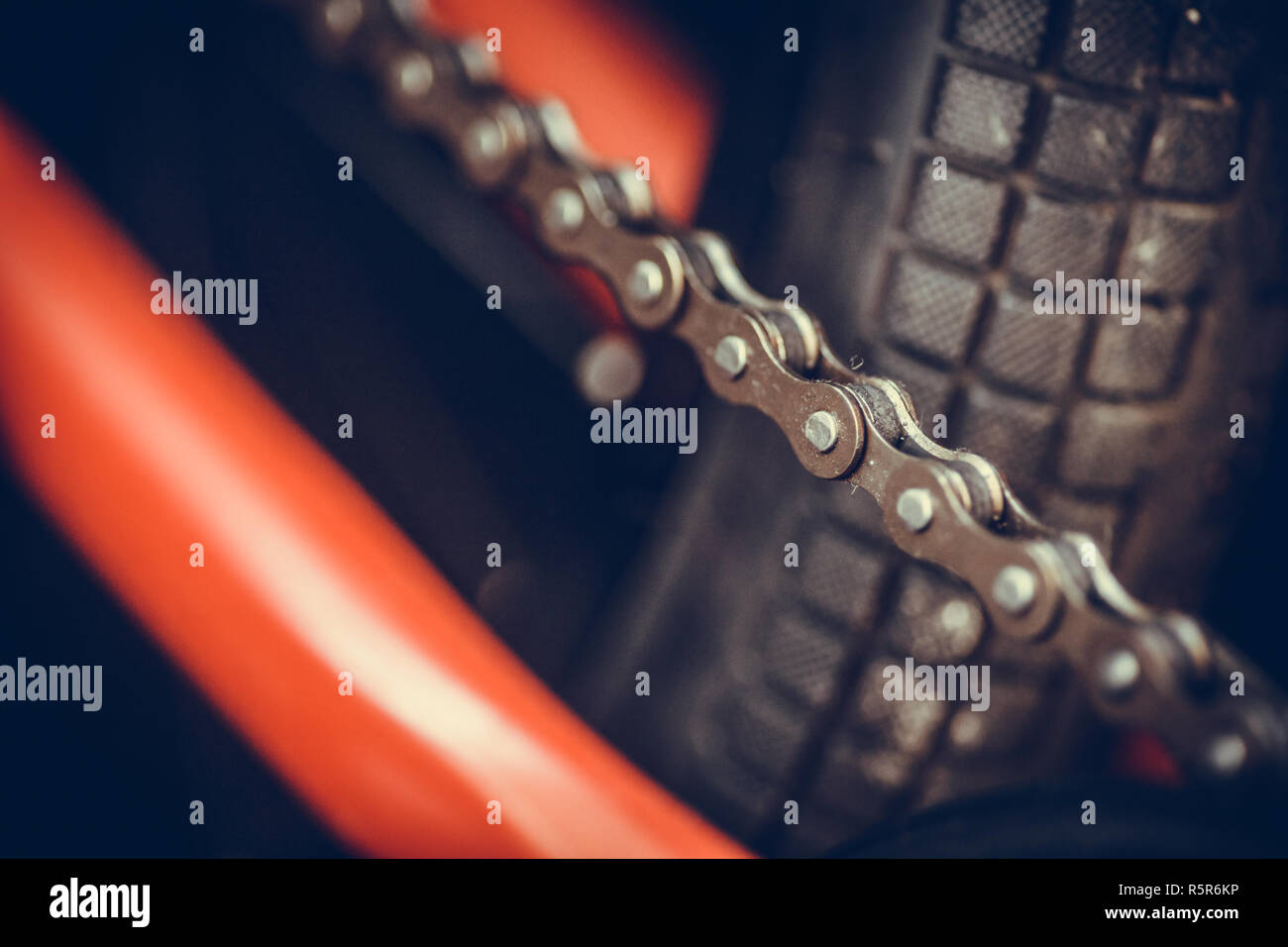 Rusty section chain link hi-res stock photography and images - Alamy