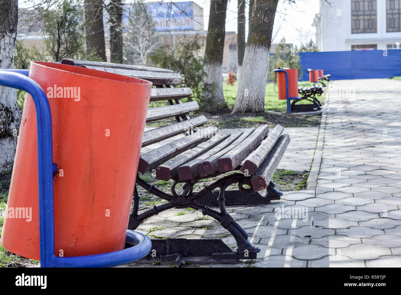 Lawn chair rundown hi-res stock photography and images - Alamy