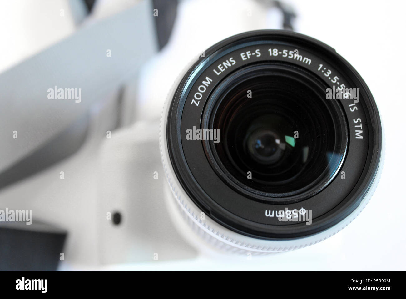 Camera digital slr single lens reflex white Stock Photo - Alamy