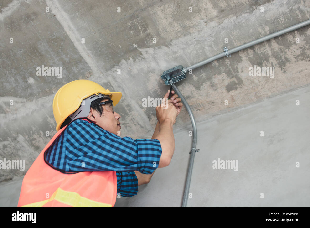 worker unscrew on plug of electricity by screwdriver Stock Photo - Alamy