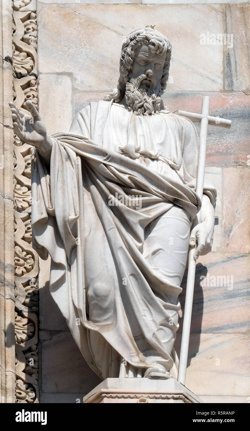 Saint andrew statue hi-res stock photography and images - Alamy