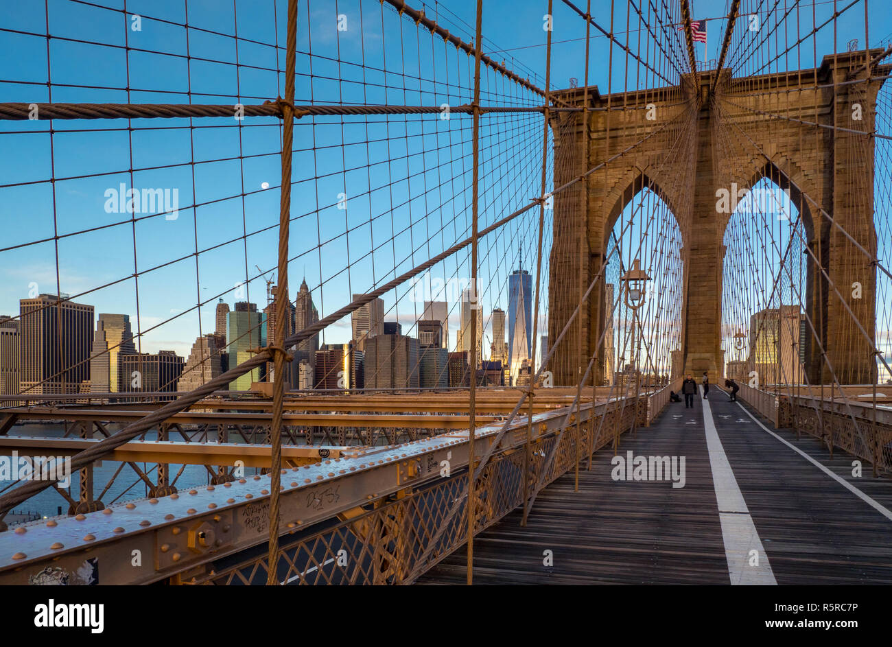 New York skyline and Brooklyn Bridge captured from Brooklyn side early ...