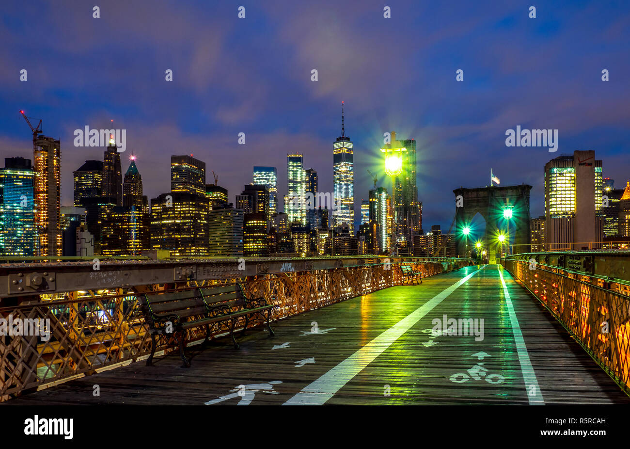 New York skyline and Brooklyn Bridge captured from Brooklyn side early ...