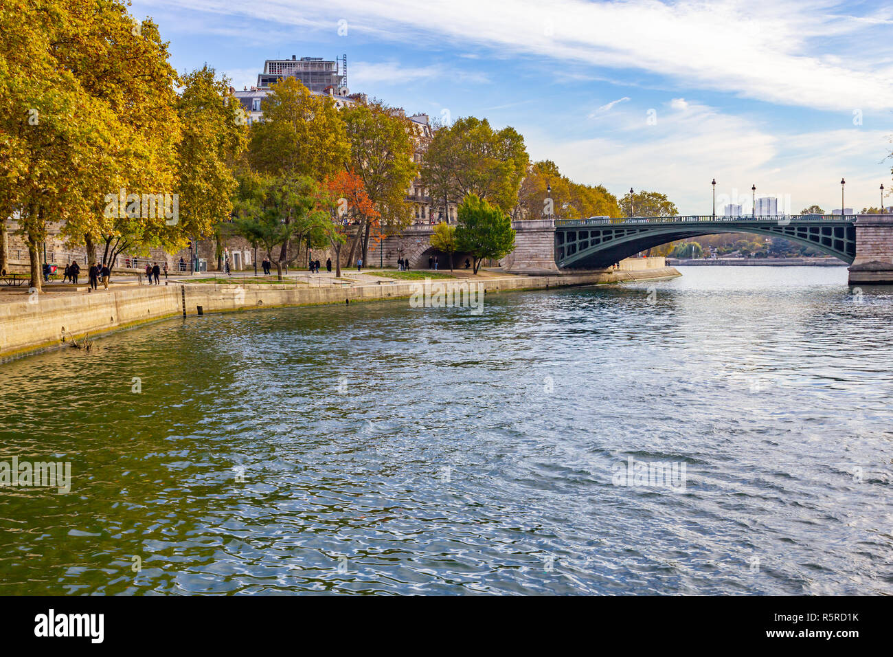 Bridge and sidewalk over Sena river, Paris, France Stock Photo - Alamy