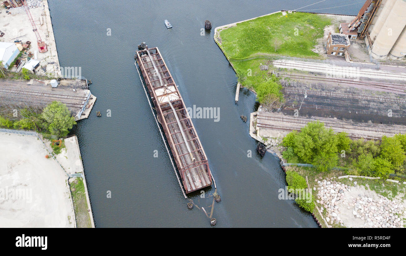 Kinnickinnic River Railroad Bridge, Milwaukee, WI, USA Stock Photo - Alamy