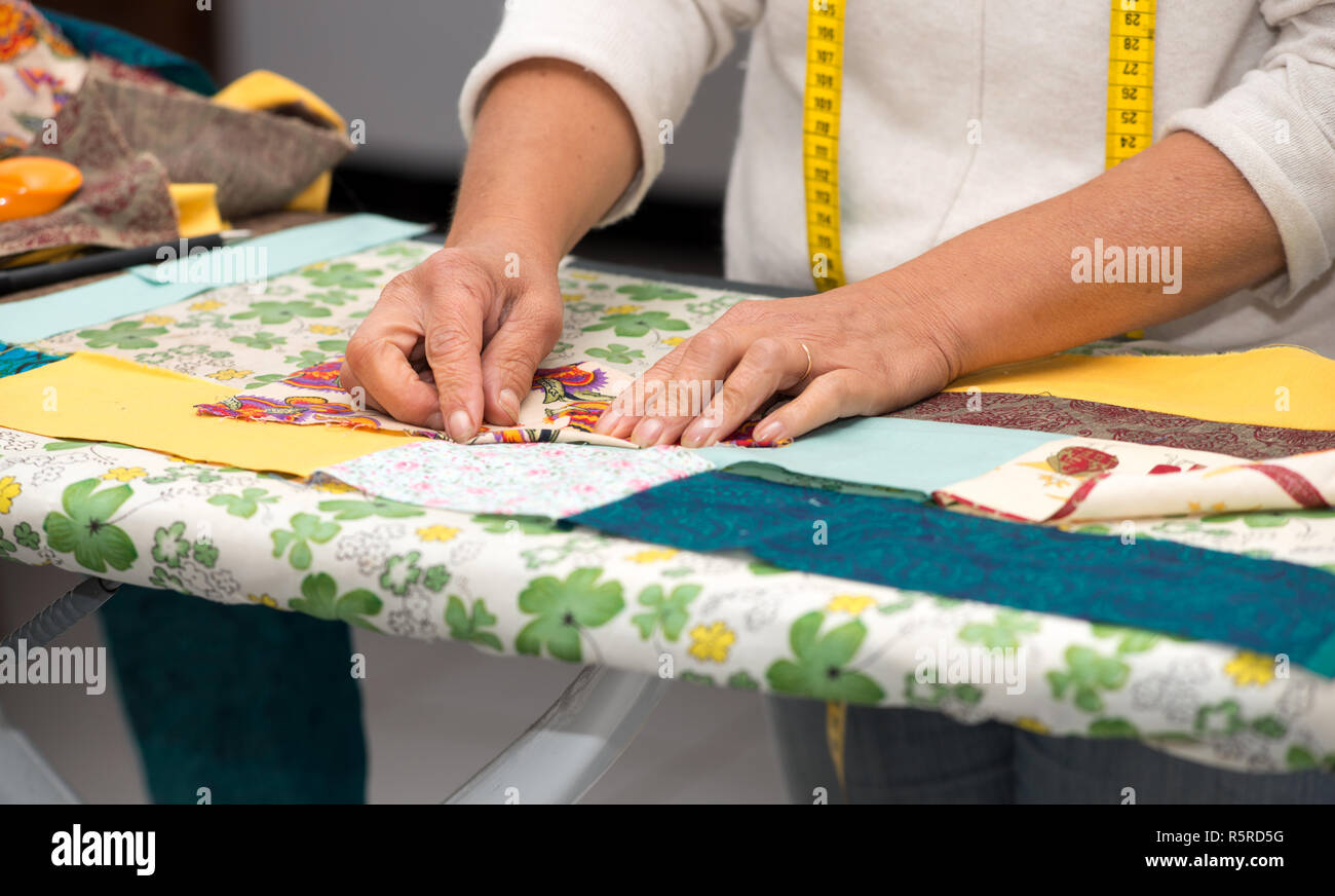 Patchwork quilt woman hand hi-res stock photography and images - Alamy