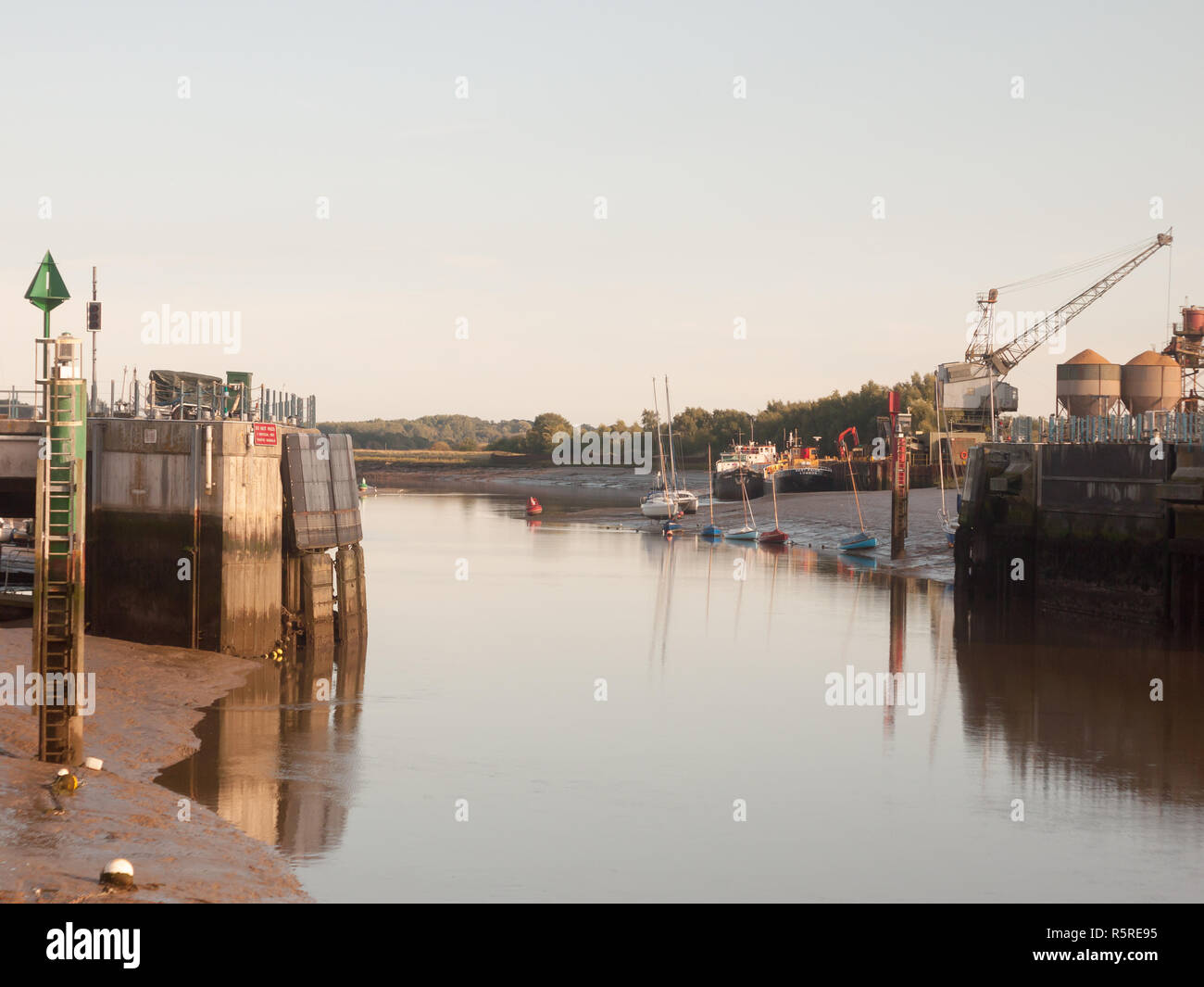 Vintage sluice gate hi-res stock photography and images - Alamy