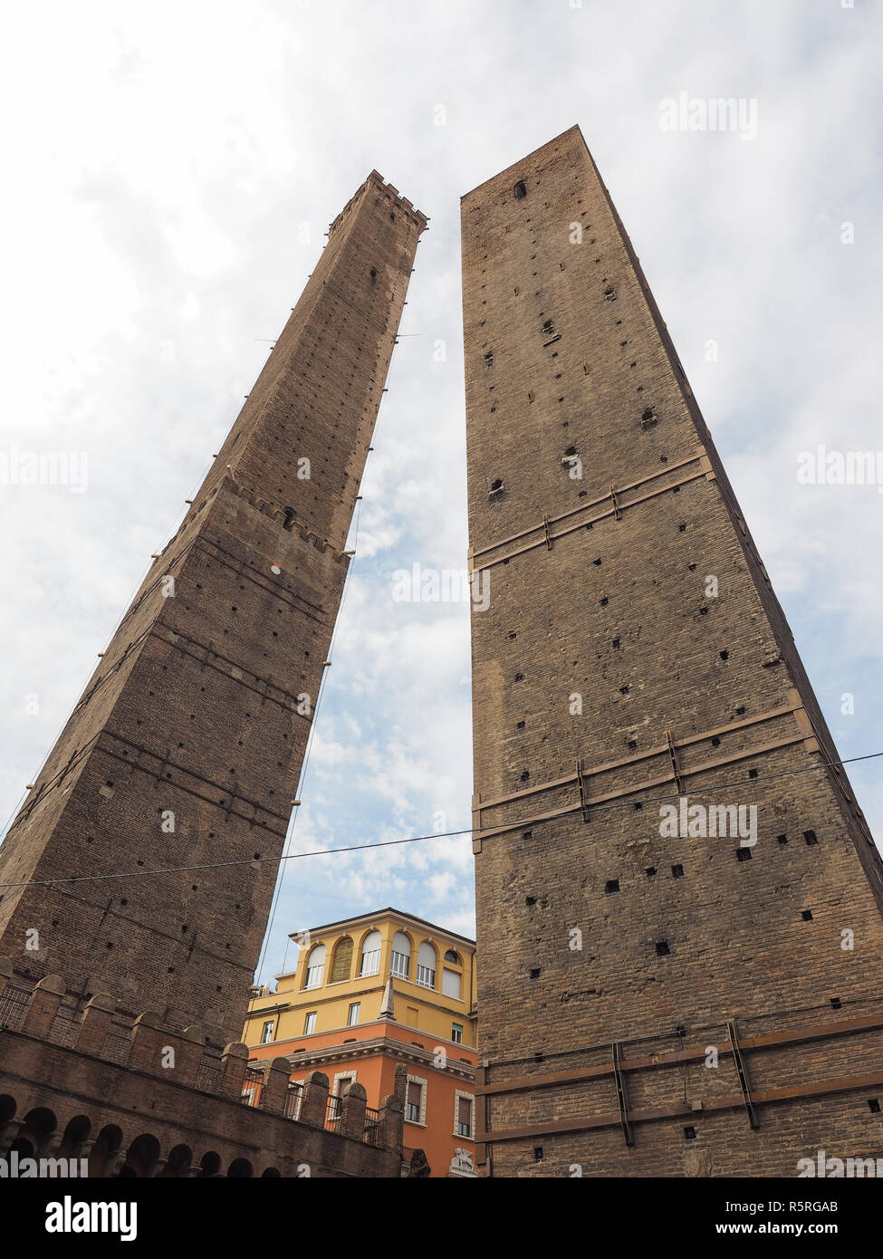 Due torri (Two towers) in Bologna Stock Photo - Alamy