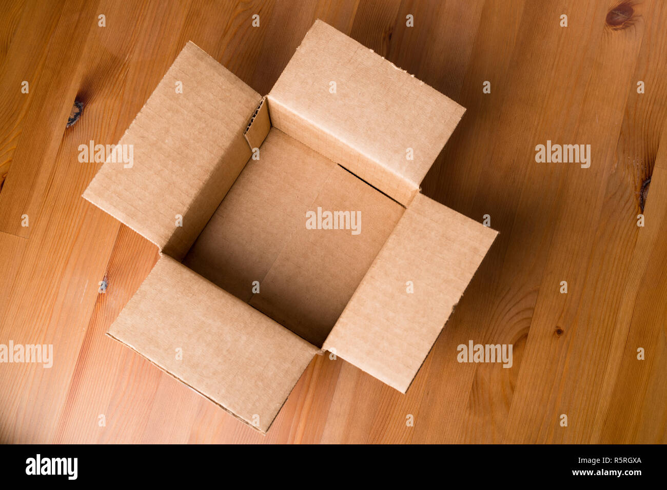 Carboard box open hi-res stock photography and images - Alamy