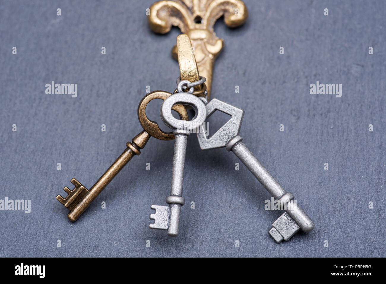 Old vintage metallic keys an natural stone background Stock Photo - Alamy
