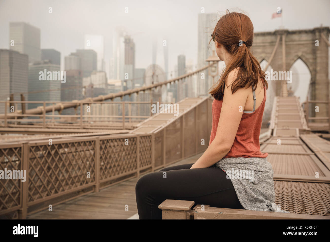 The girl on the brooklyn bridge hi-res stock photography and images - Alamy