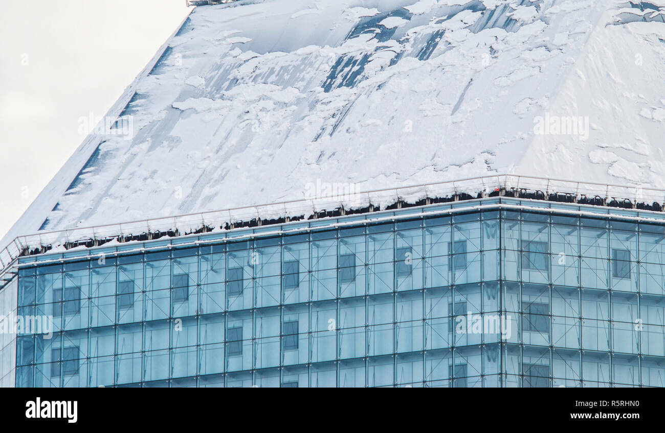Snow fall from the roof. Sloping glass facade wall winter problems ...