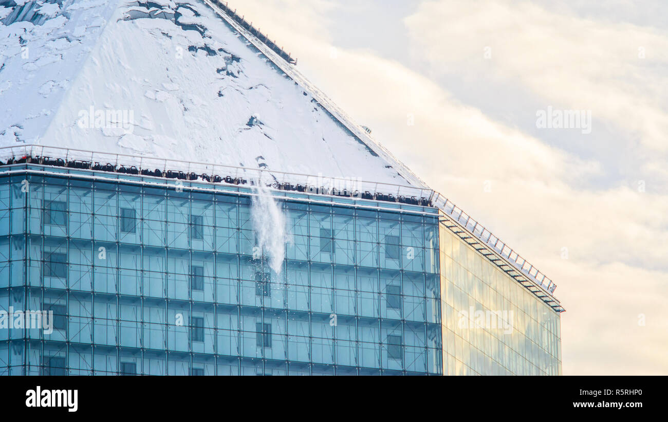 Snow fall from the roof. Sloping glass facade wall winter problems ...