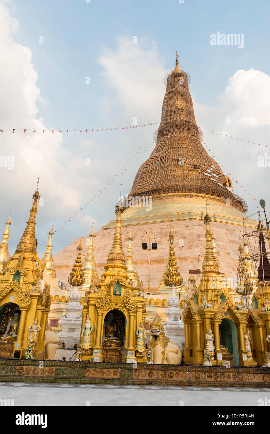 Vertical picture of huge Shwedagon Pagoda, important landmark of Yangon ...