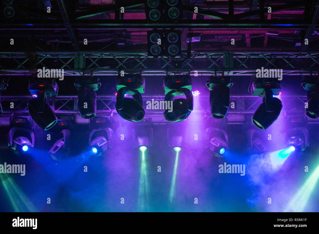 Spotlight beam stage hi-res stock photography and images - Alamy