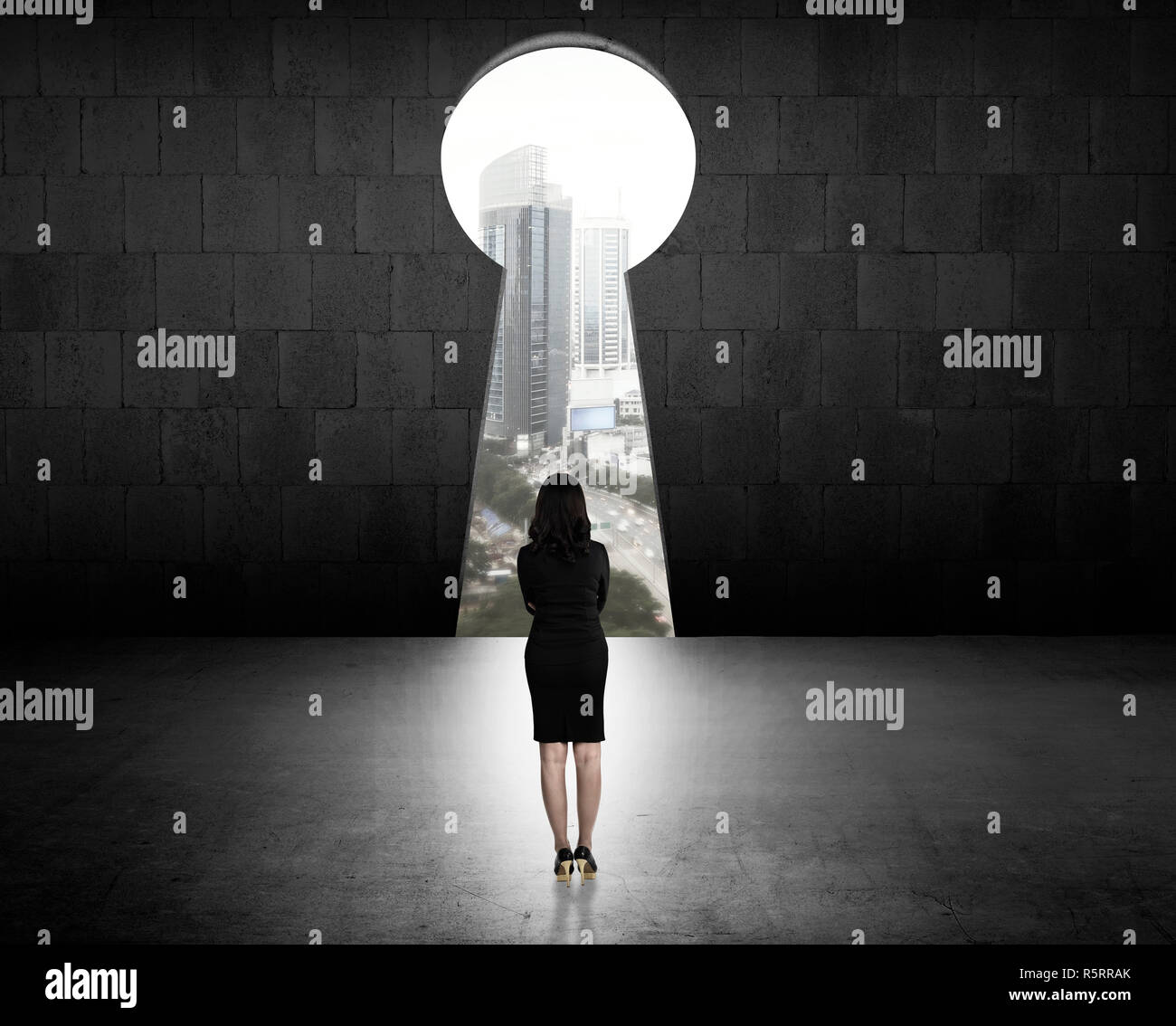 Keyhole look through door key hi-res stock photography and images - Alamy