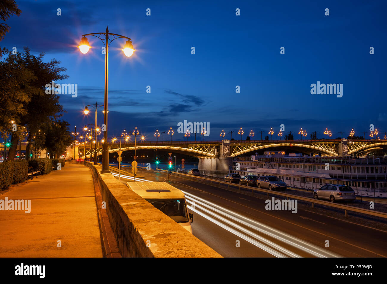 Street light in budapest hi-res stock photography and images - Alamy
