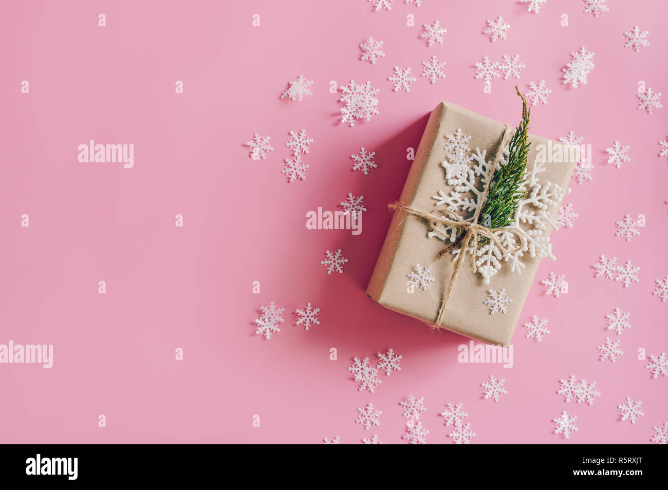 Brown gift box on the pink background with christmas decoration ...