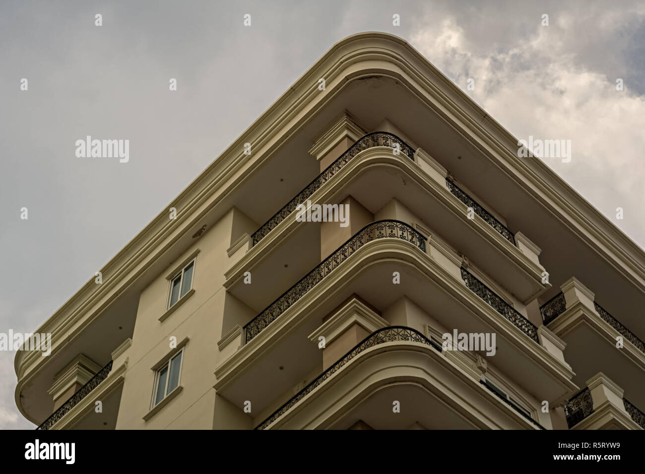 Upper part of a building hi-res stock photography and images - Alamy