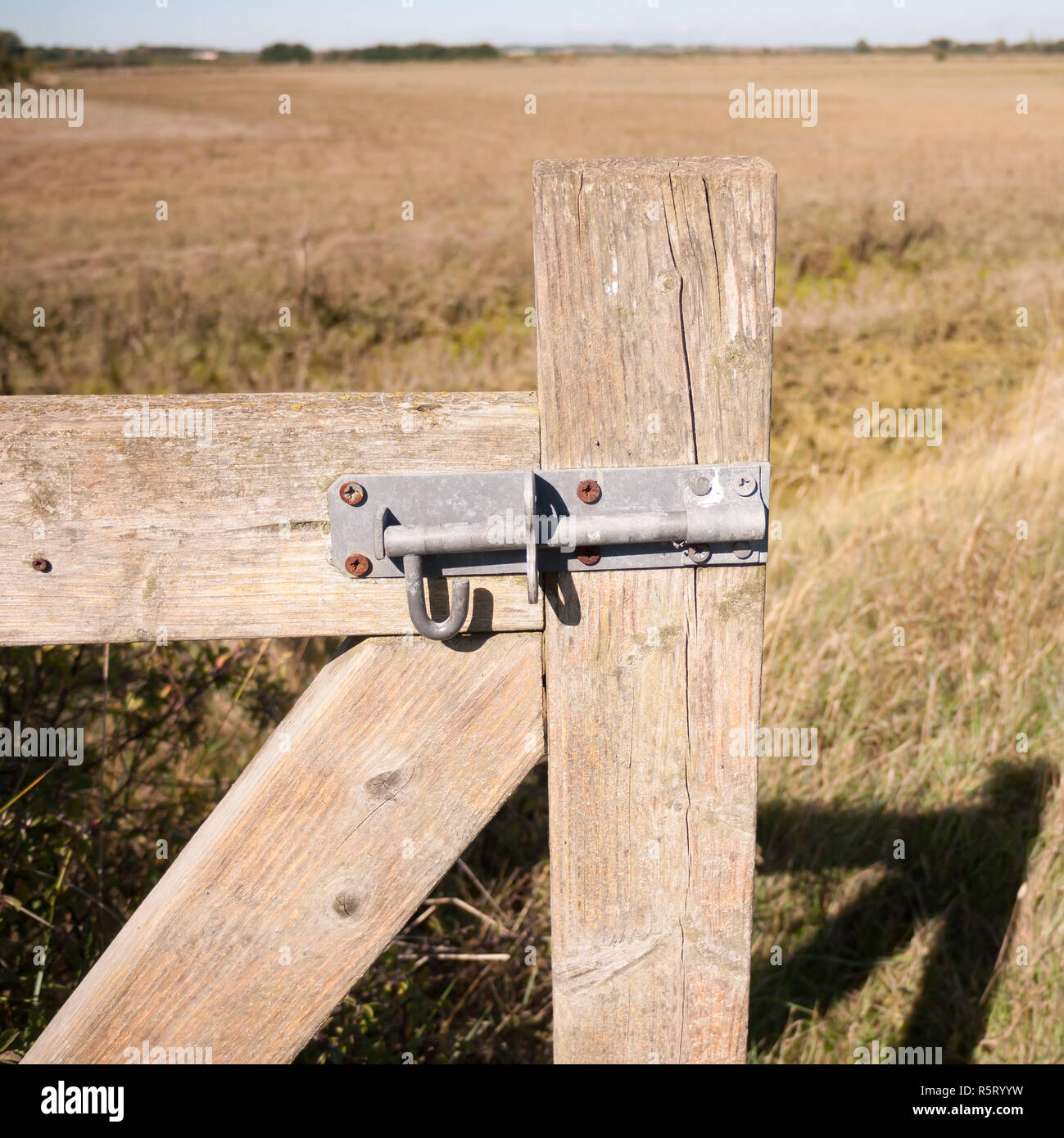 Country gate latch hi-res stock photography and images - Alamy