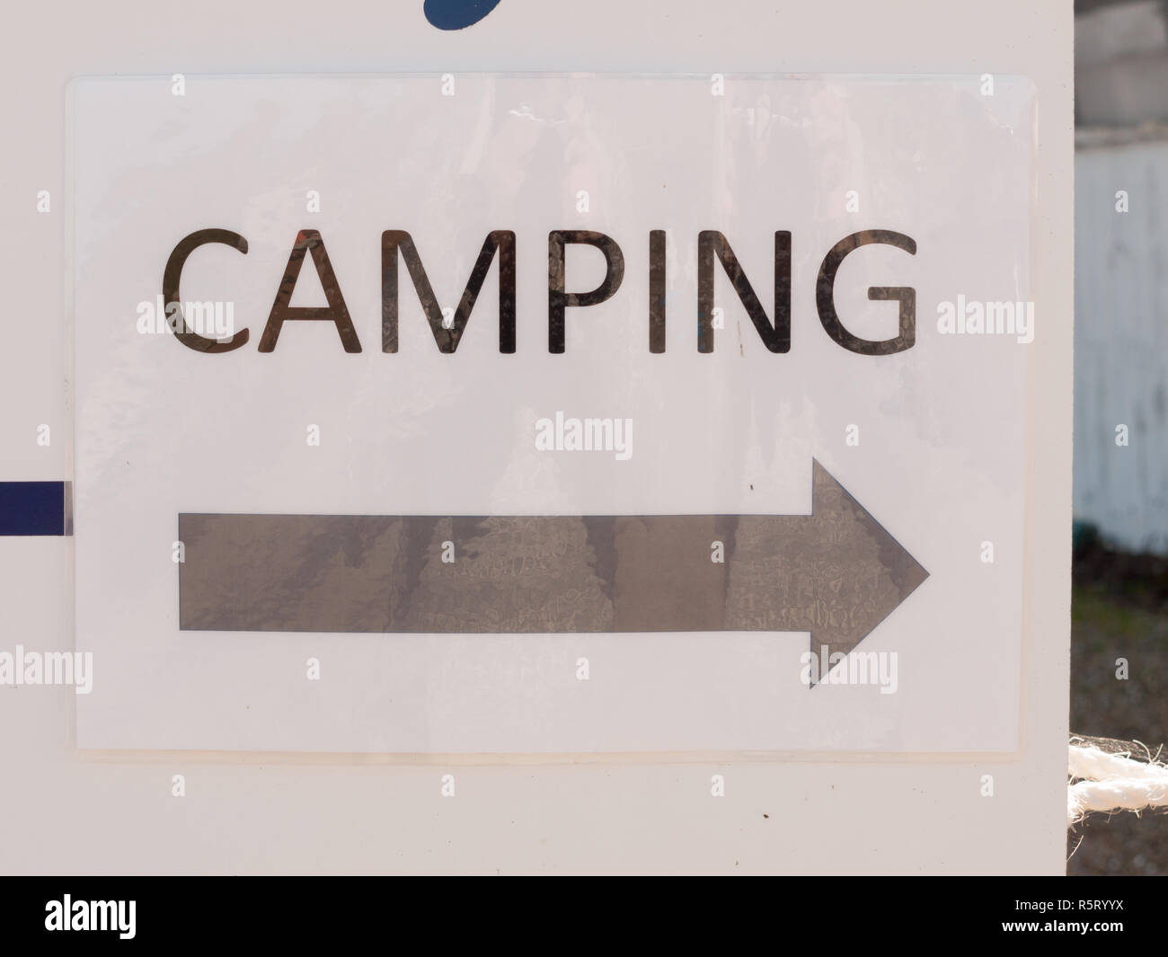 Camp camping sign direction hi-res stock photography and images - Alamy
