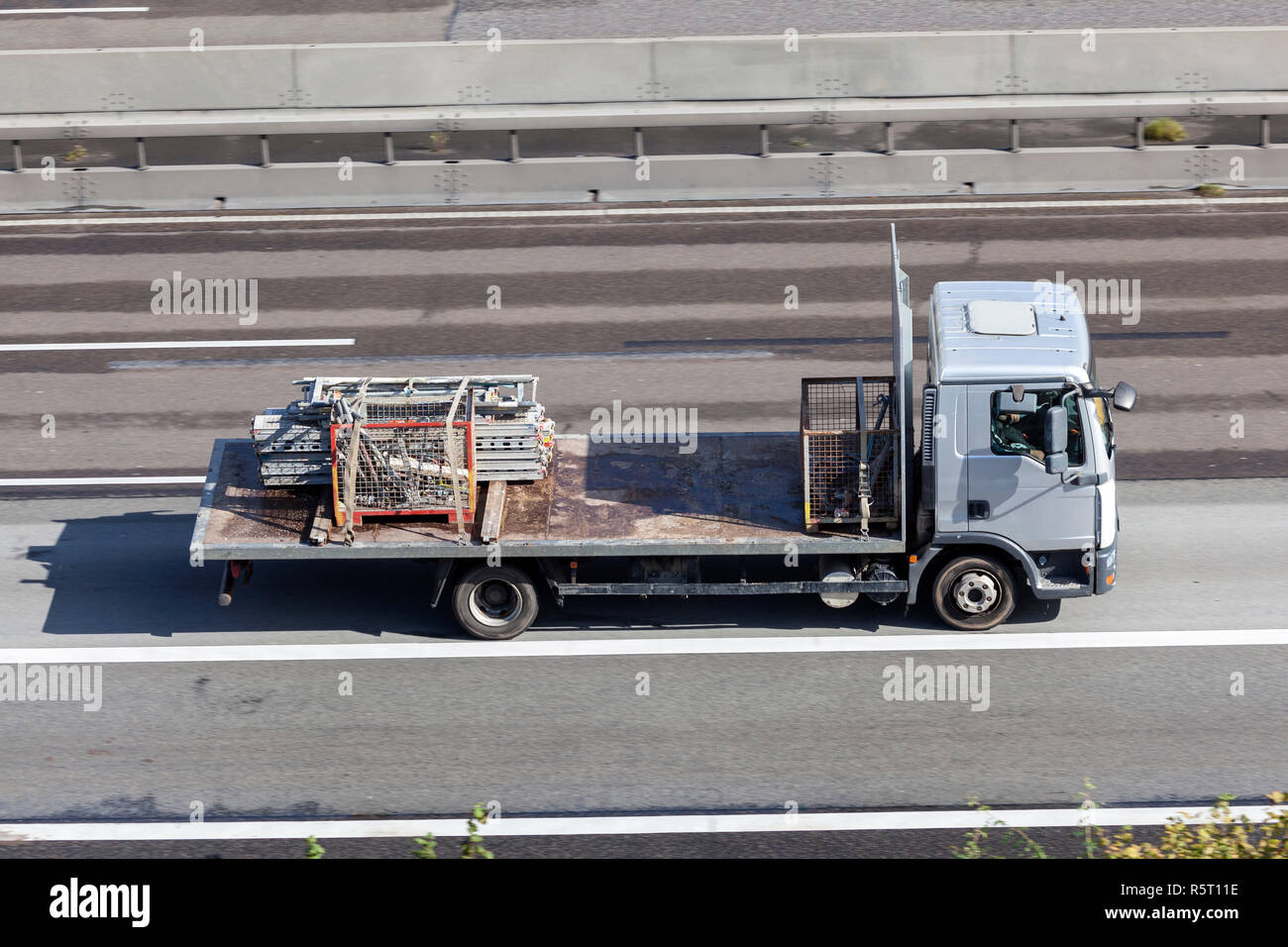 Scaffold lorry hi-res stock photography and images - Alamy