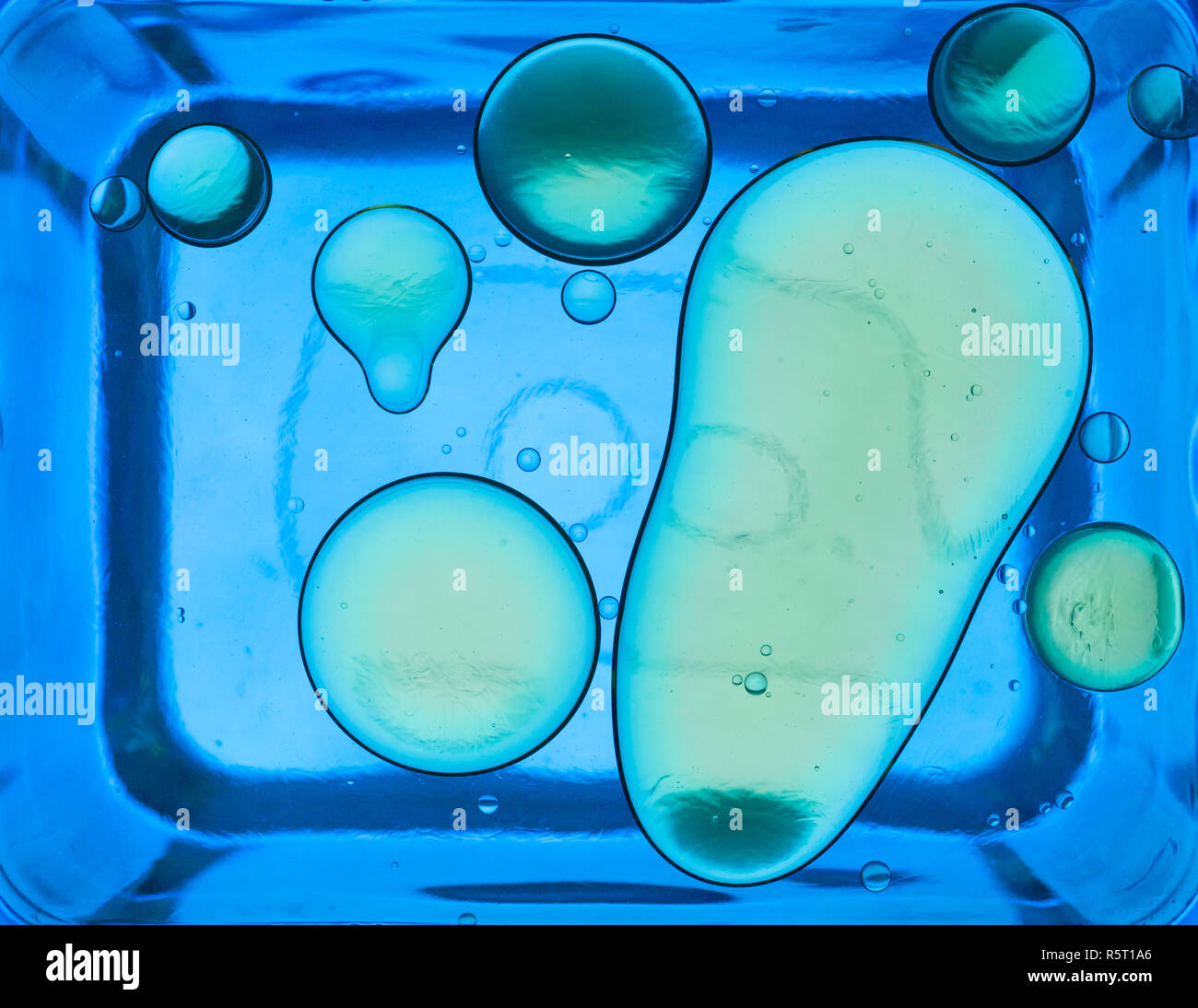 oil bubbles on water Stock Photo - Alamy