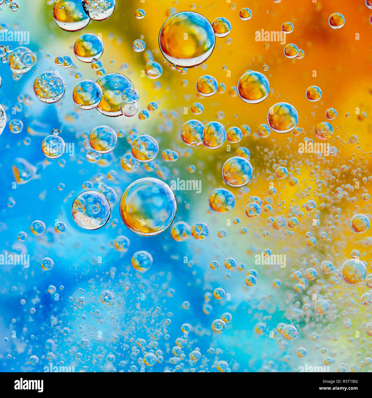 Oil and water and colors experiment hi-res stock photography and images ...