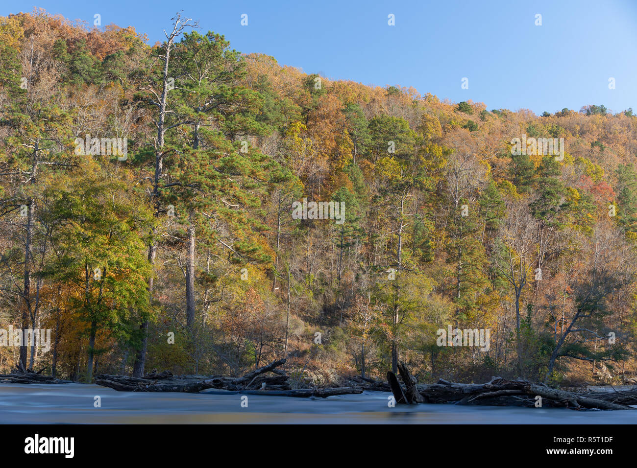 Autumn colors along water hi-res stock photography and images - Alamy