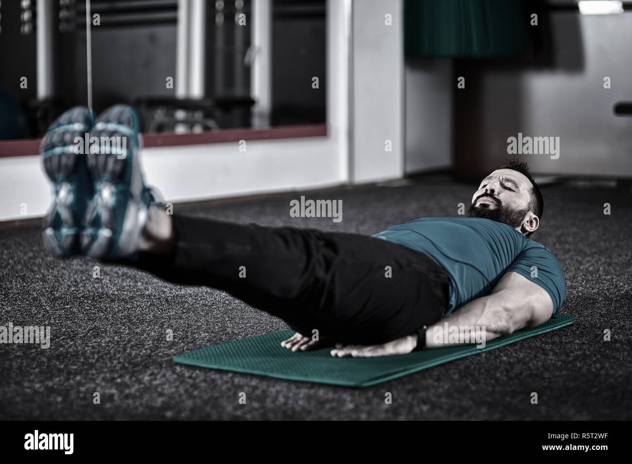 Fitness trainer doing abs crunches in the gym Stock Photo - Alamy