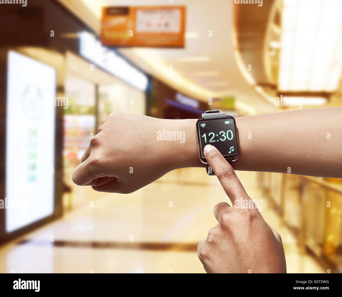 Hand setting time on smartwatch Stock Photo - Alamy