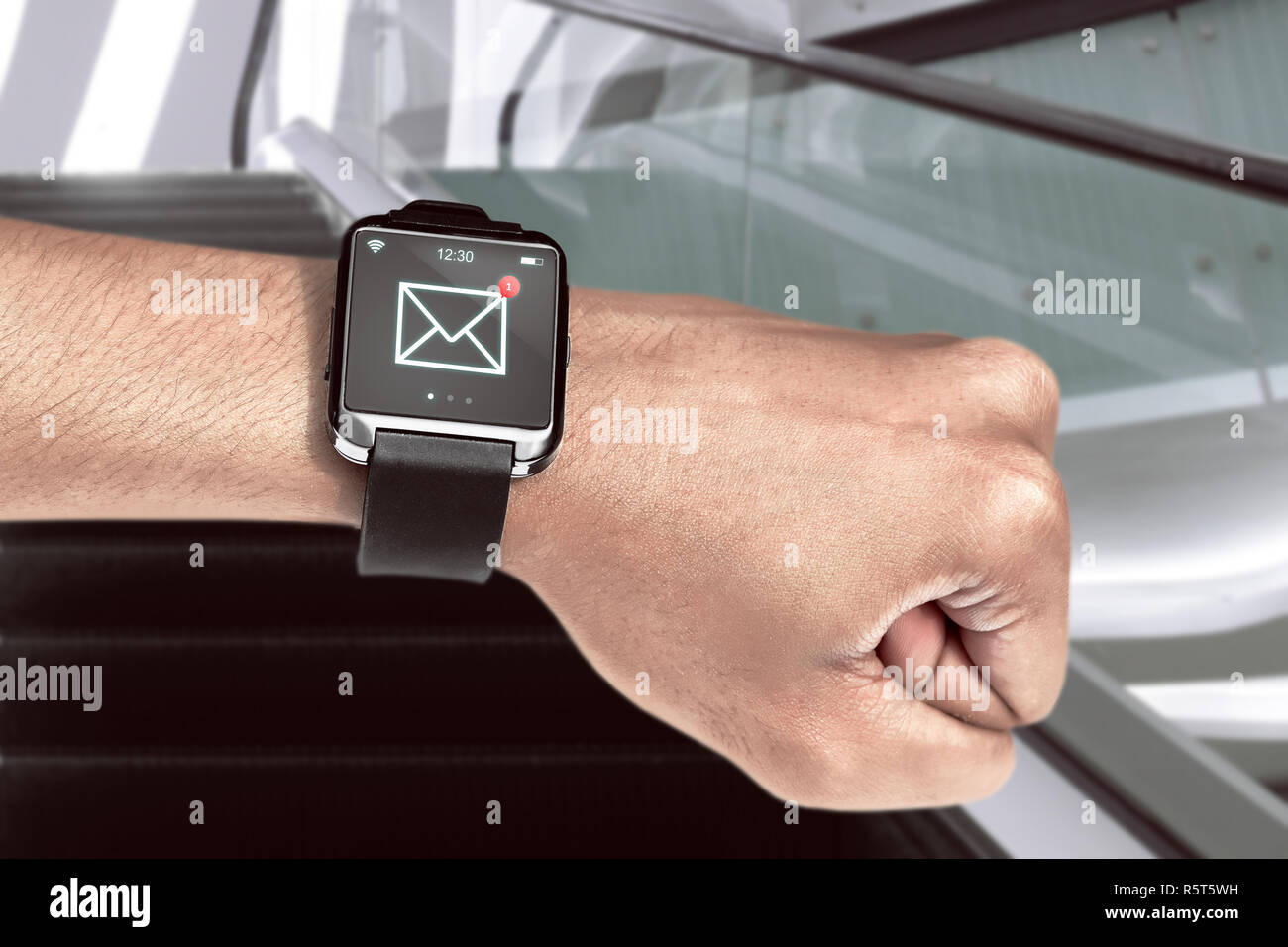 Smart watch with unread message icon Stock Photo - Alamy